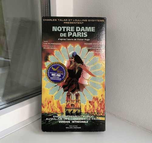 VHS кассета с оперой Notre Dame de Paris