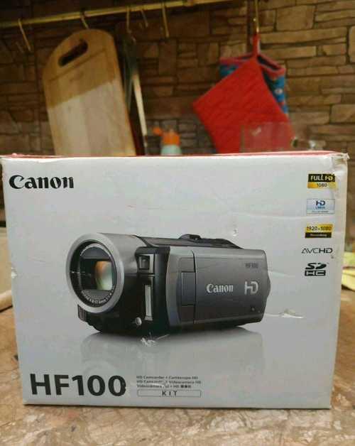 Видеокамера Canon HF100
