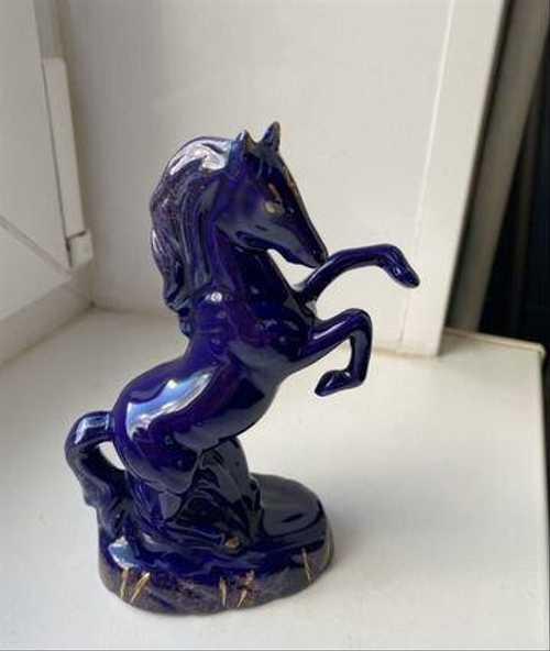 Фарфоровая статуэтка Голубая лошадь