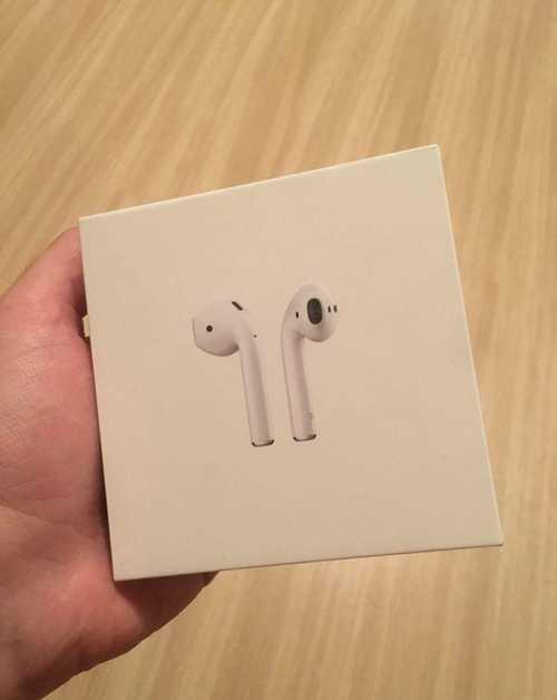 Один наушник airpods не заряжается в кейсе. Air pods 1 коробка.