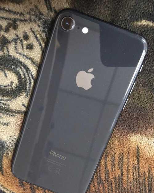 Телефон iPhone 8