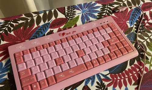 Розовая клавиатура