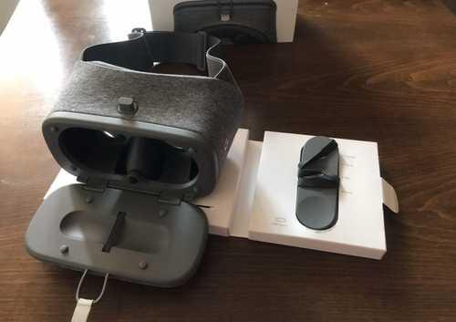 Очки виртуальной реальности Google Daydream View