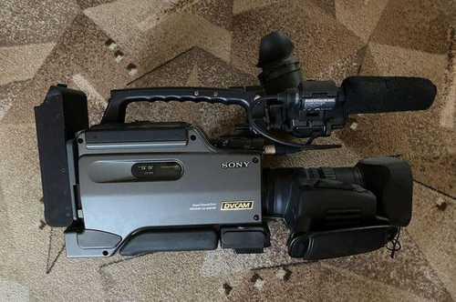 Профессиональная видеокамера Sony DSR-250P