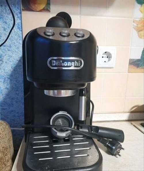 Кофеварка Delonghi EC250.B черная