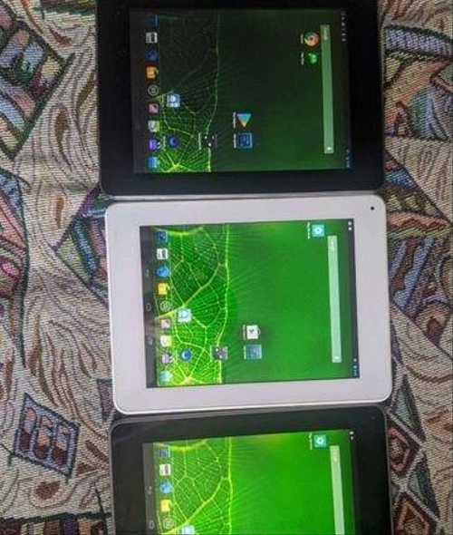 Три планшета Digma IDxD8 3G два черных и белый