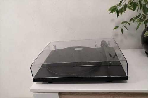 Проигрыватель винила Pro-Ject Essential