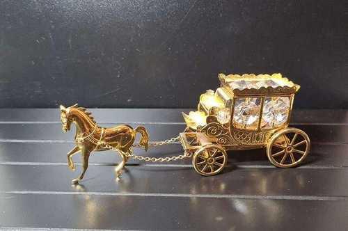 Позолоченная карета с лошадкой. Кристаллы swarovsk