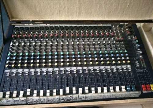 Микшерный пульт Soundcraft mfx20