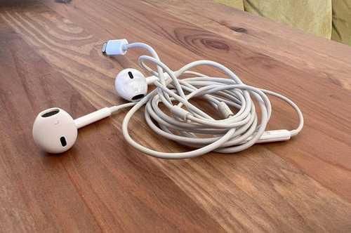 Проводные наушники Apple