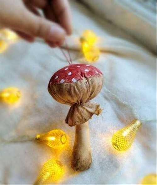 Елочная игрушка гриб