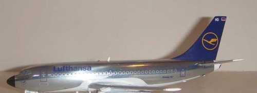 Модель самолета Boeing 737 Lufthansa 1/200
