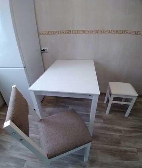 Кухонный стол, стулья, табуретки