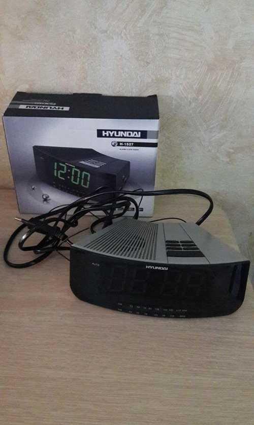 Часы-будильник с радиоприемником (Hyundai H-1527)