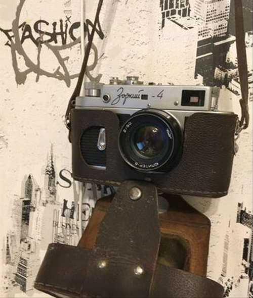 Советский ретро фотоаппарат Зоркий-4