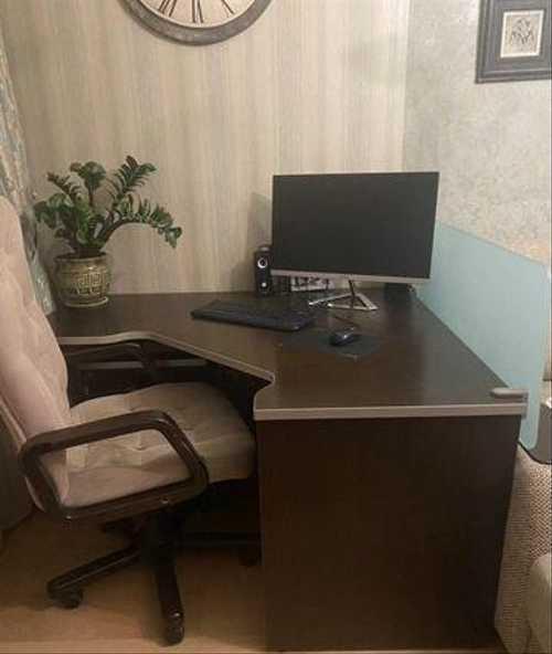 Компьютерный стол, тумба выкатная, кресло