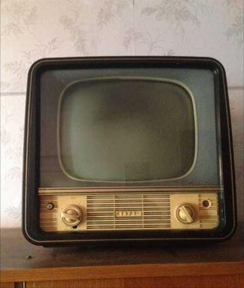 Продаётся антикварный советский телевизор ламповый