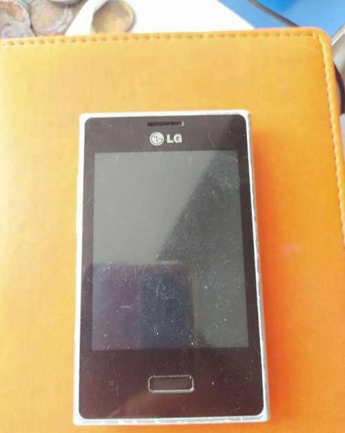 Телефон LG E400