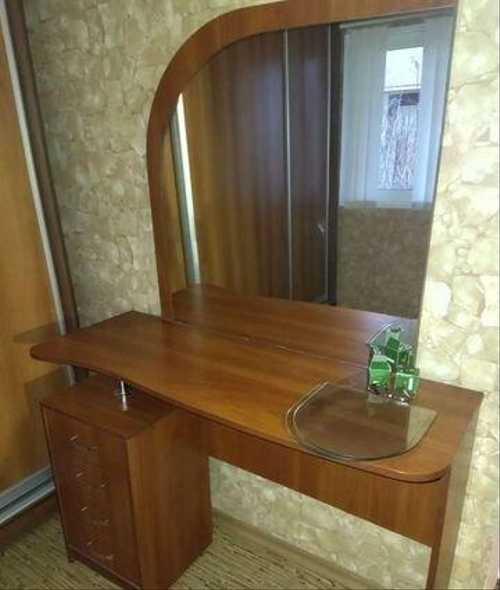 Туалетный столик без зеркала узкий