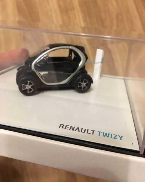 Коллекционная моделька Renault Twizy+брелок