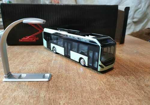 Модель электробуса Вольво 7900 в масштабе 1:87