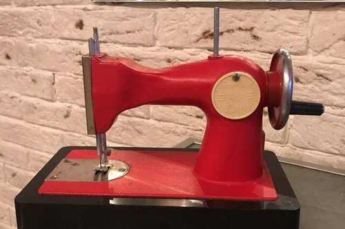 Детская швейная машинка ретро