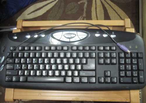 Мультимедийная клавиатура Genius K640 со скроллом