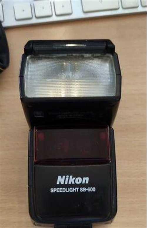 Вспышка Nikon SB600