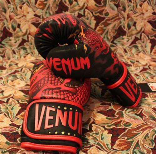 Боксёрские перчатки venum dragon's flight (10 OZ)