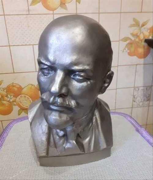 Бюст Ленин