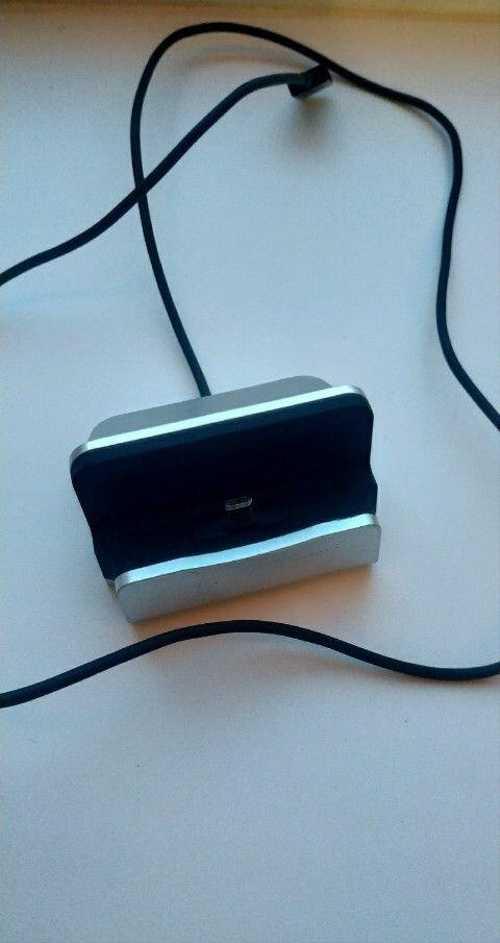 Подставка-зарядка для телефона с micro-USB