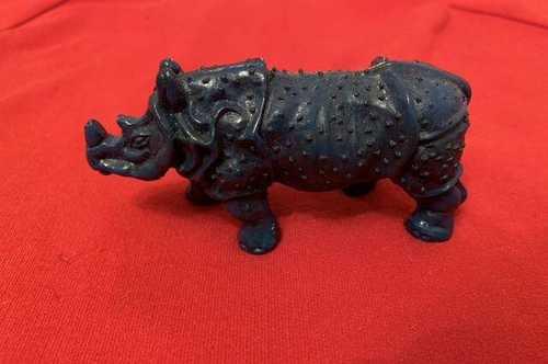 Синий носорог / Дракон на черепахе