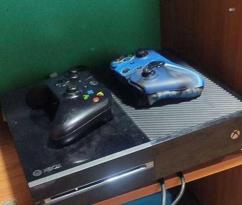 Xbox One + 2 гемпада