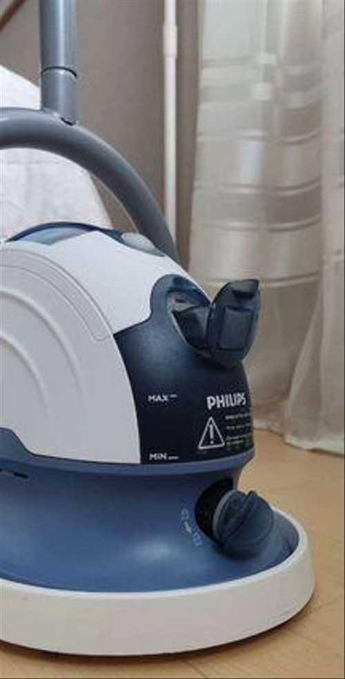 Philips Вертикальный отпариватель для одежды GC515
