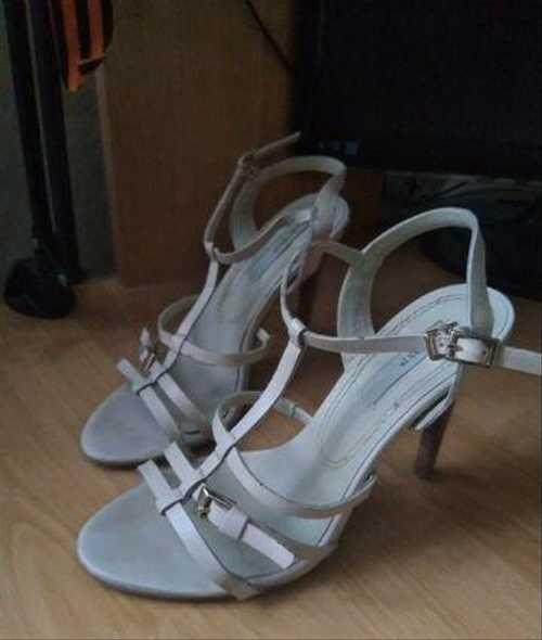 Босоножки Basconi