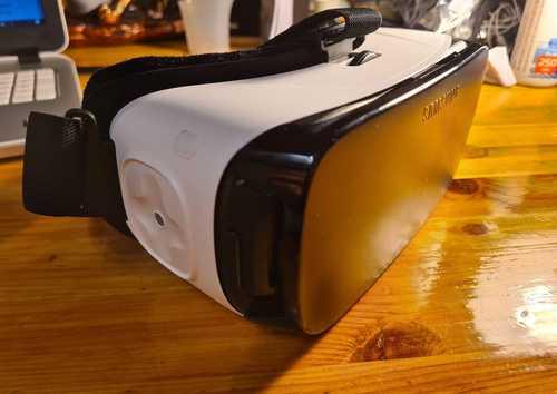 Очки виртуальной реальности SAMSUNG GearVR SM-R322