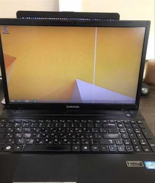 Ноутбук Samsung 300v i3