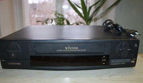 Видеомагнитофон SAMSUNG VHS SVR-72D работающий