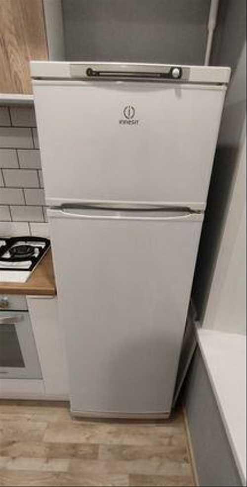 Холодильник Indesit ST167.028