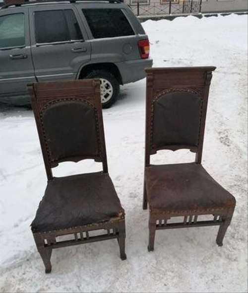 Старинные парные стулья