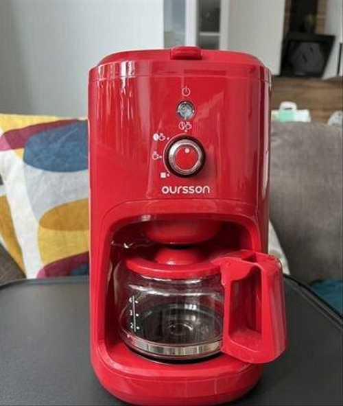 Кофеварка с кофемолкой Oursson красная