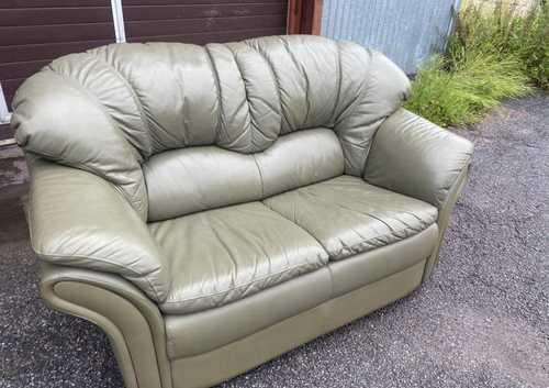 Прекрасный кожаный диван, привезён из Финляндии