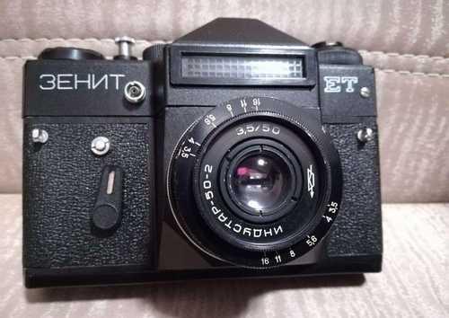 Плёночный фотоаппарат и кинокамера Зенит
