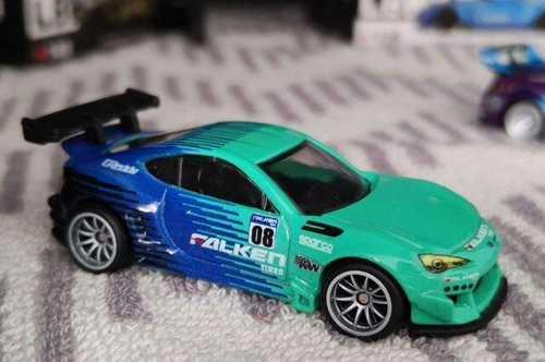Hot Wheels Premium Subaru BRZ в масштабе 1:64