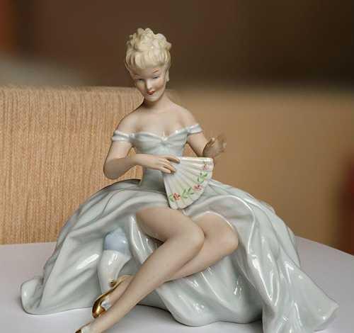 Фарфоровая статуэтка "Дама с веером" Германия