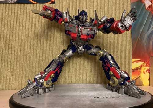Universal Studios Exclusive Optimus Prime
