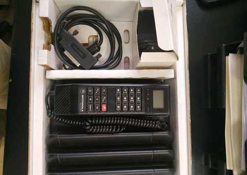 Сотовый телефон Motorolla associate 2000