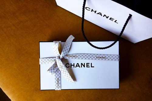 Оригинальная коробка Chanel с лентой в пакете