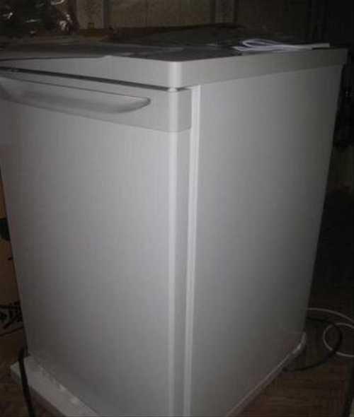Новый холодильник в упаковке liebherr T 1504-20