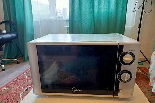 Микроволновая печь Midea MM717CRL